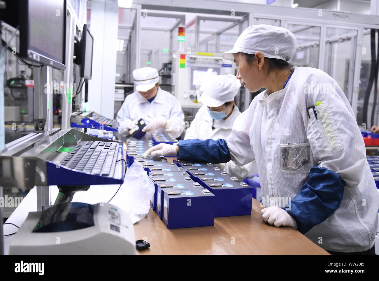 Lithium battery manufacturing hi-res stock photography and images - Alamy
