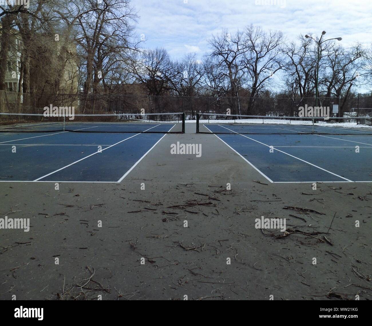 Tennis court empty hi-res stock photography and images - Alamy