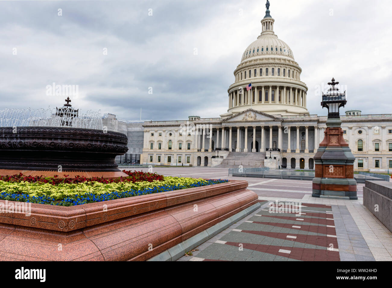 Us capitol dome fountain hi-res stock photography and images - Alamy
