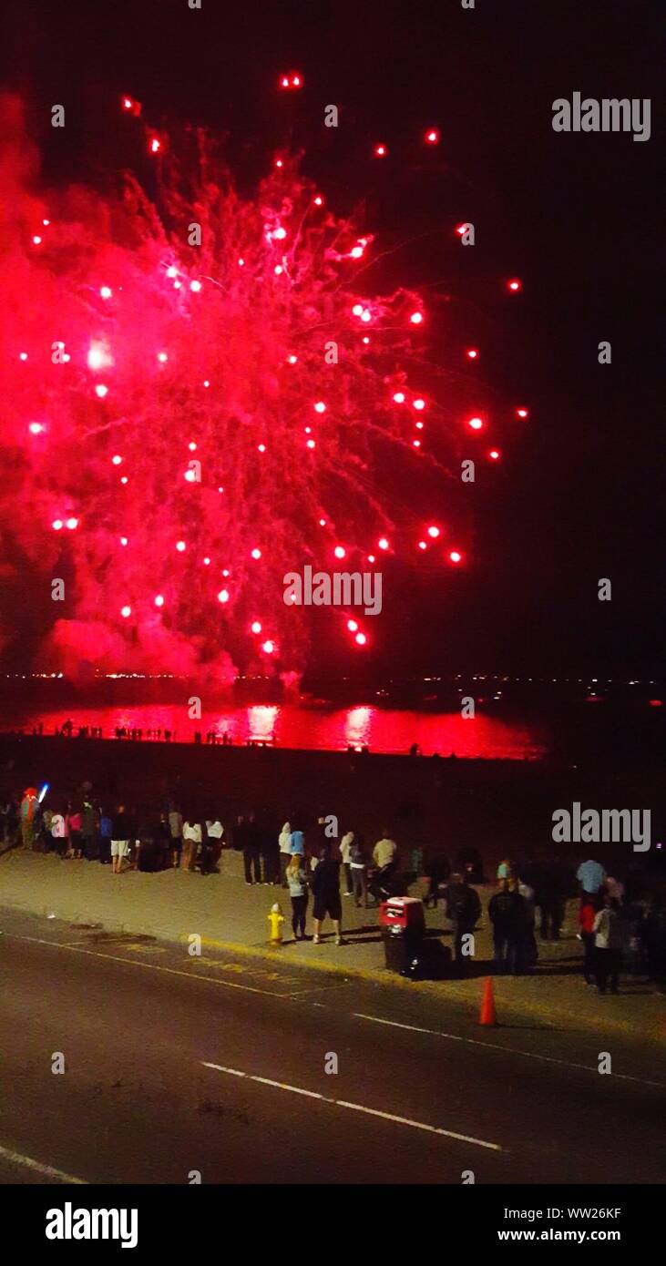 Group of people watching fireworks hi-res stock photography and images ...