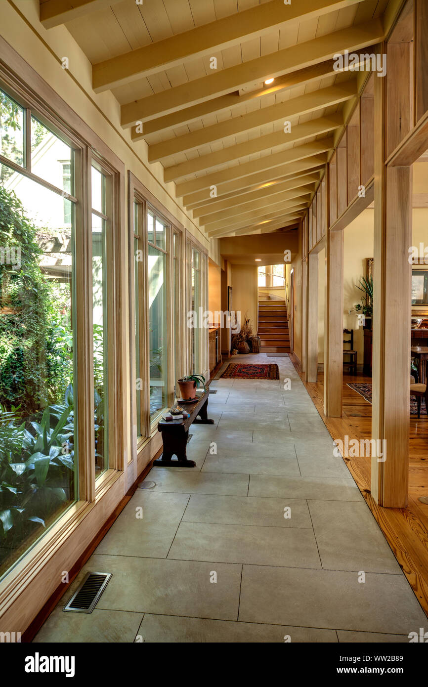 Breezway hi-res stock photography and images - Alamy