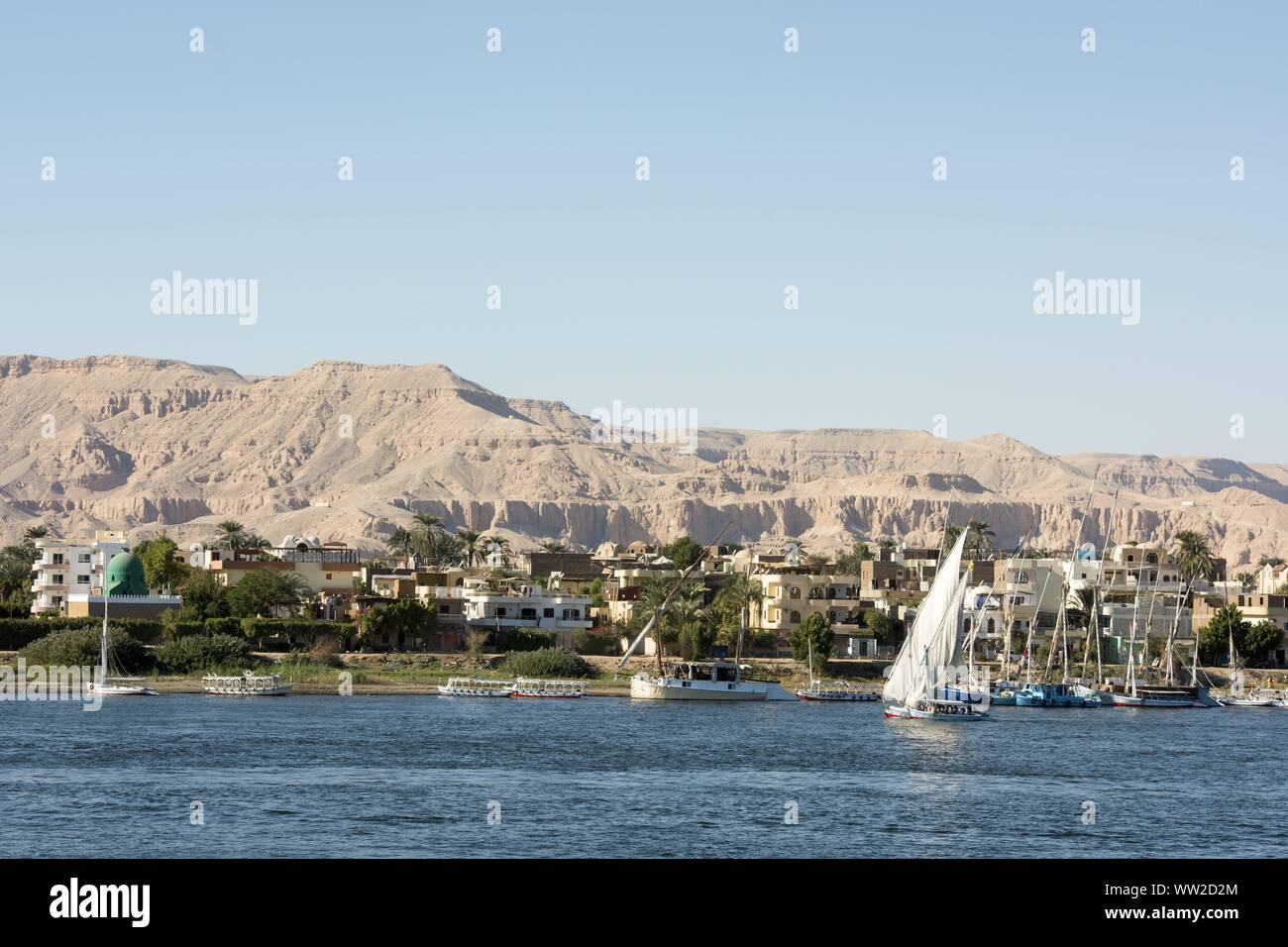 Aegypten, Luxor, Blick ueber den Nil zur Westbank, | usage worldwide ...
