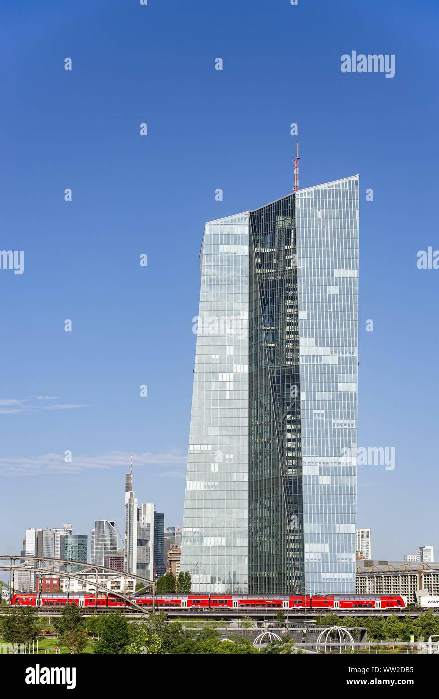 European Central Bank (ECB) with the skyline of Frankfurt in the ...