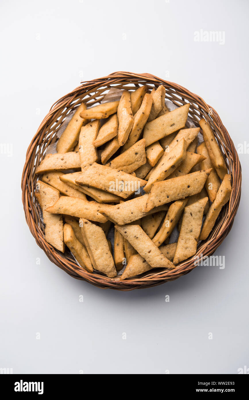Namakpare or Salty Shakarpara/shakarpare or namkeen Shankarpali ...
