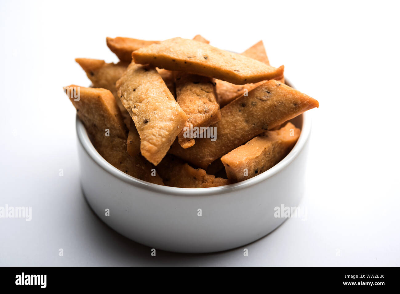 Namakpare or Salty Shakarpara/shakarpare or namkeen Shankarpali ...