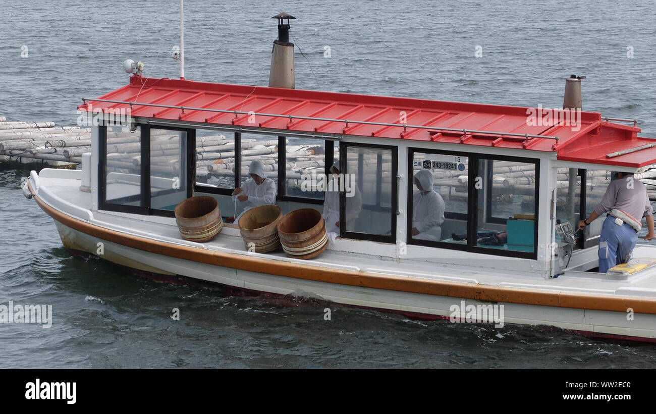 Pearl diver hi-res stock photography and images - Alamy