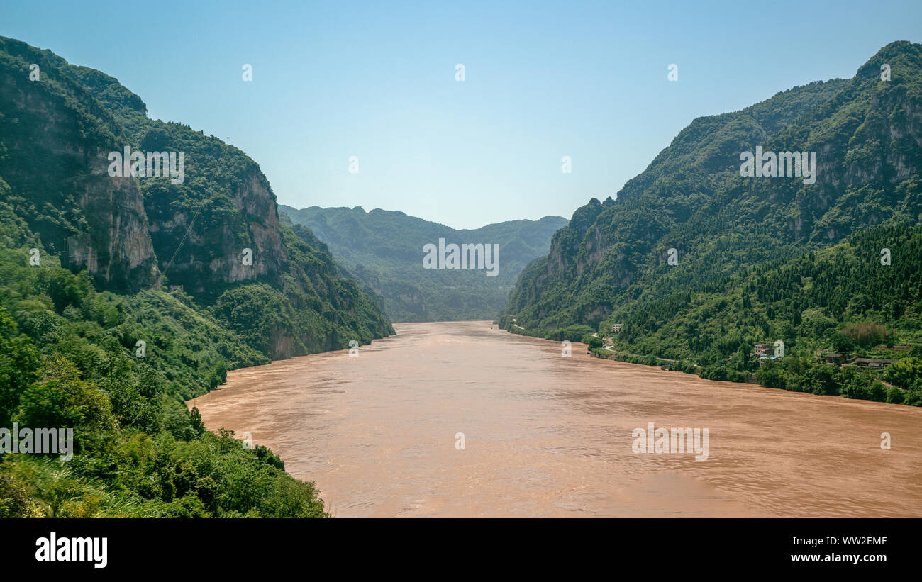 Xiling gorge view the third of the three gorges with Yangtze river in ...
