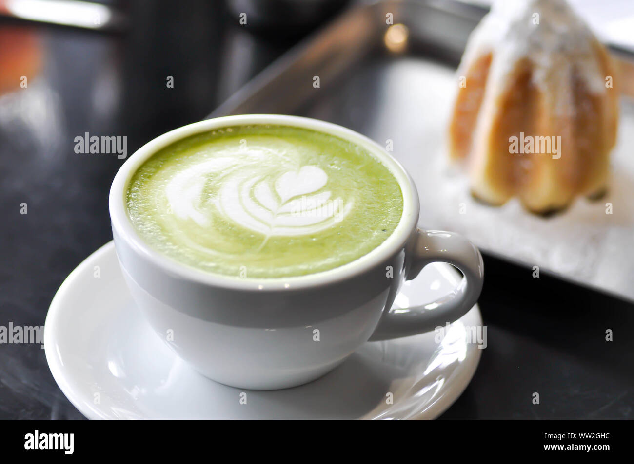 Matcha cake art hi-res stock photography and images - Alamy