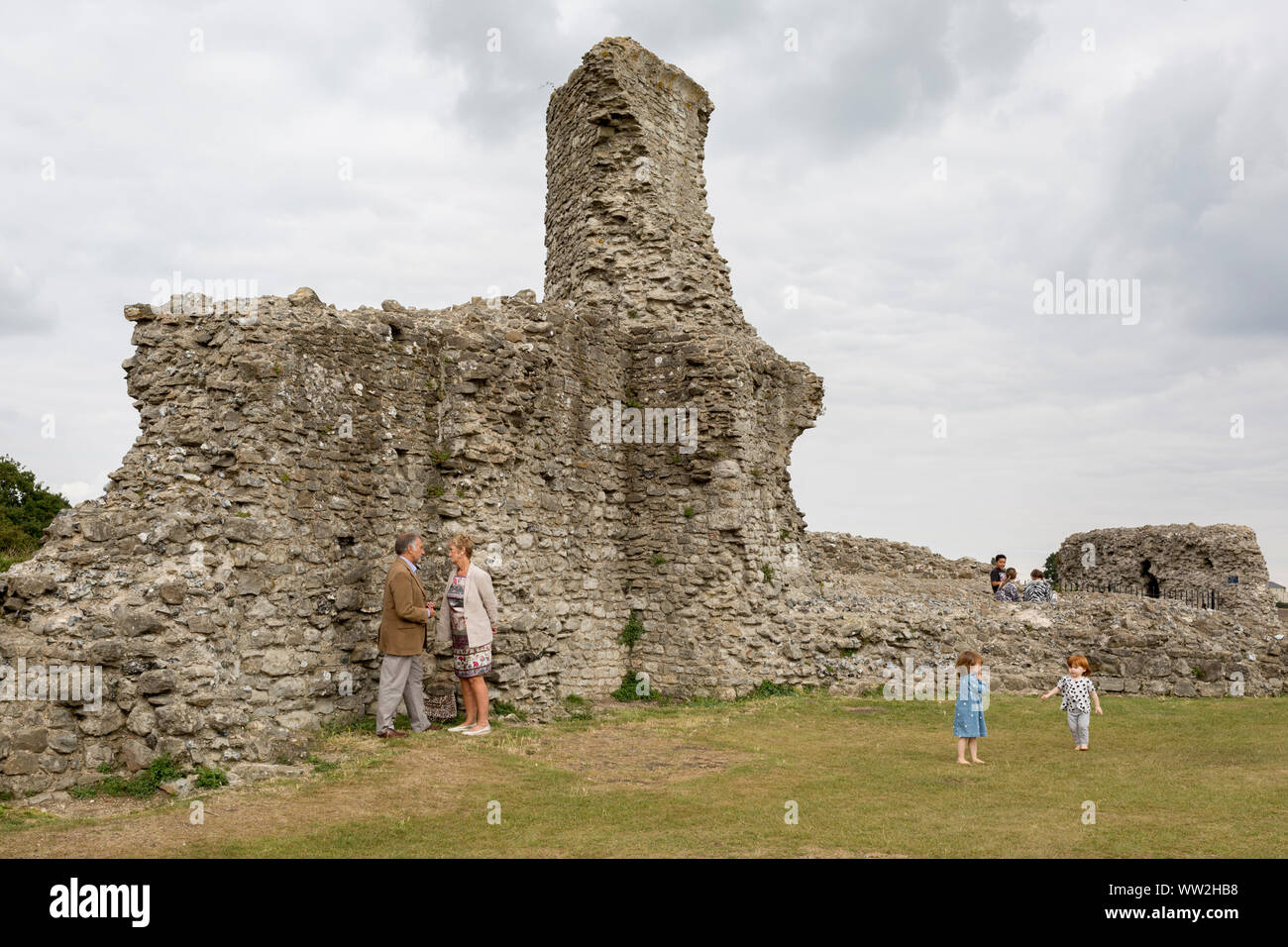Ruins hadleigh castle in essex hi-res stock photography and images - Alamy