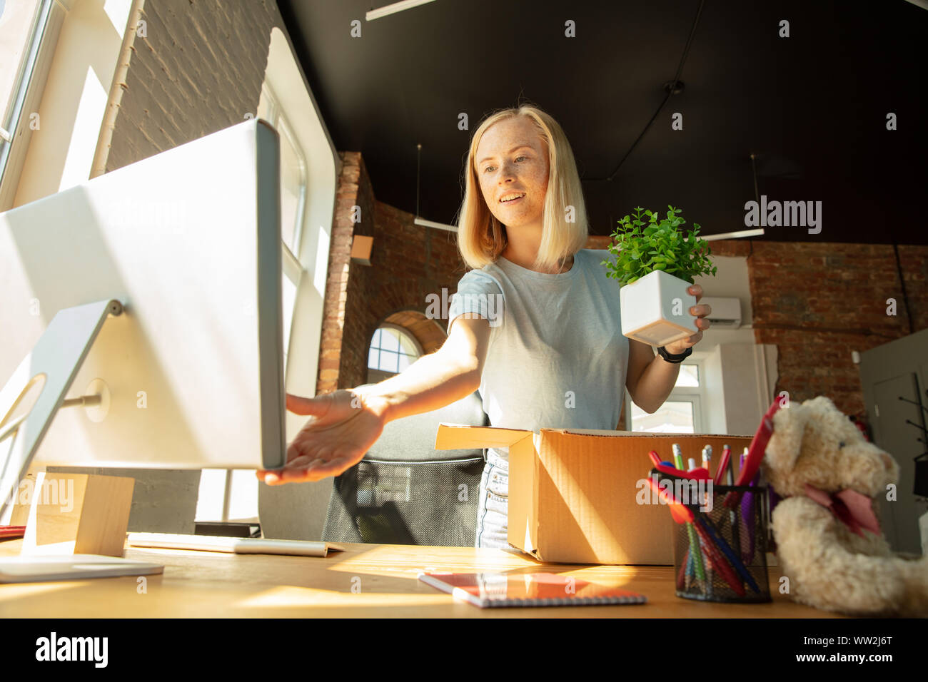 A young businesswoman moving in the office, getting new work place ...