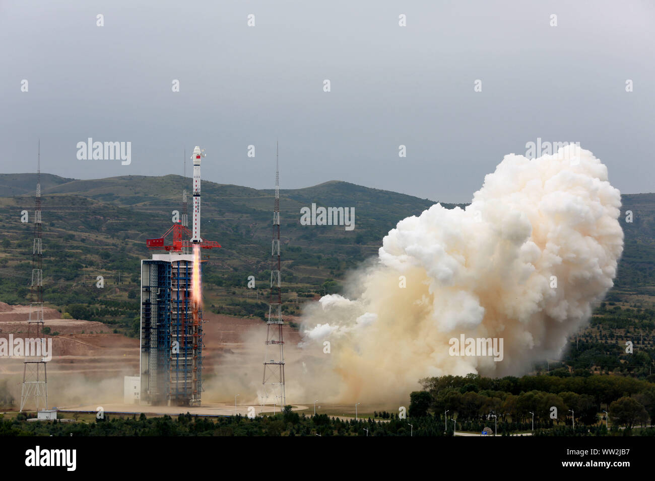 A Long March 4B (CZ-4B) carrier rocket loaded the polar observation ...