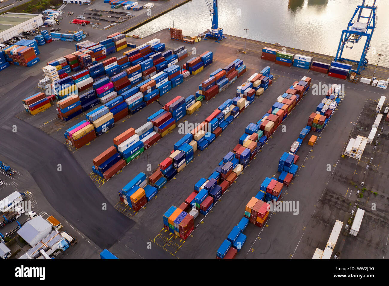 Colorful shipping containers hi-res stock photography and images - Alamy