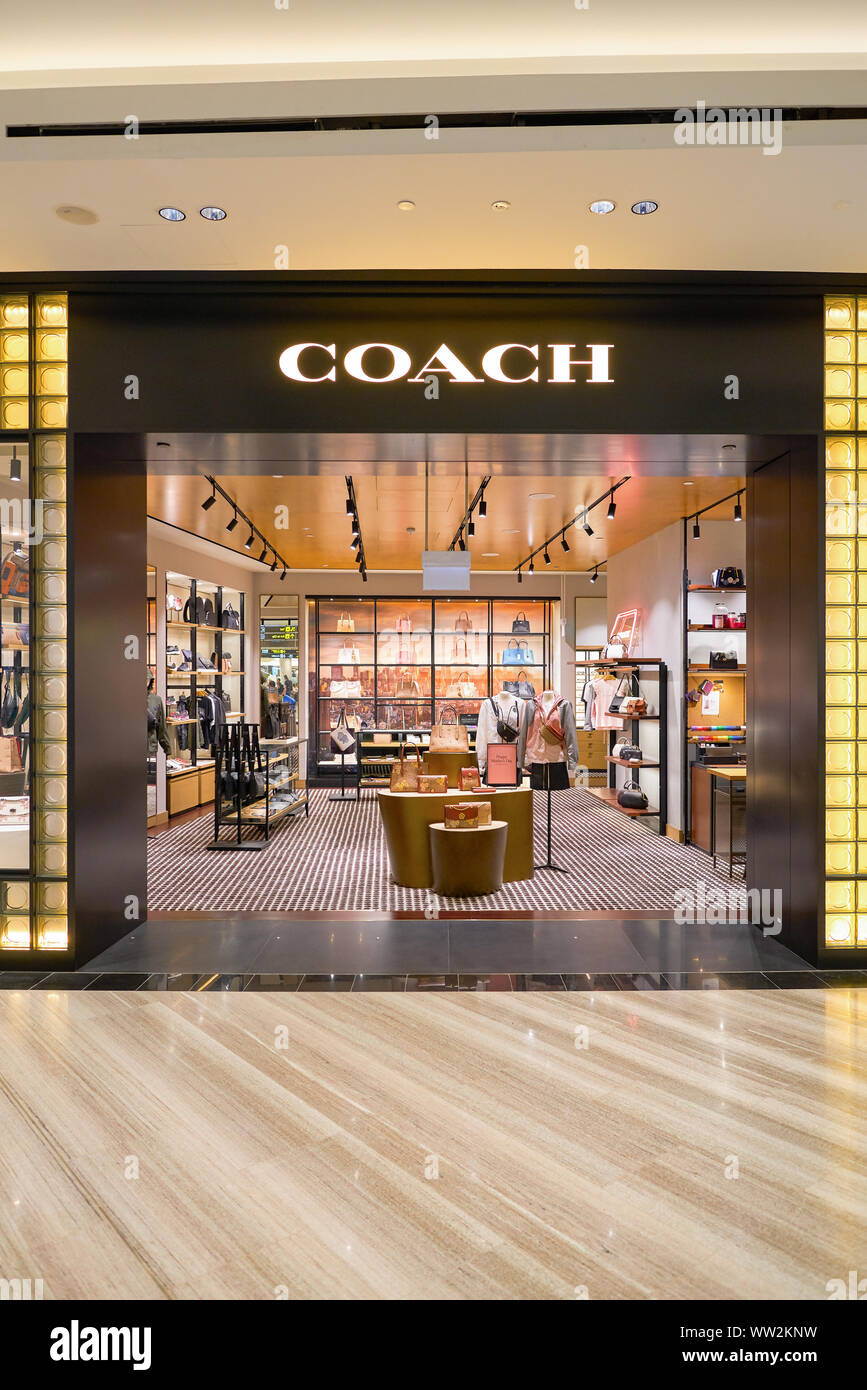 Coach outlet store hi-res stock photography and images - Alamy
