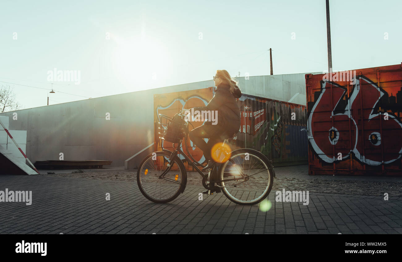 Sunshine cycling hi-res stock photography and images - Alamy