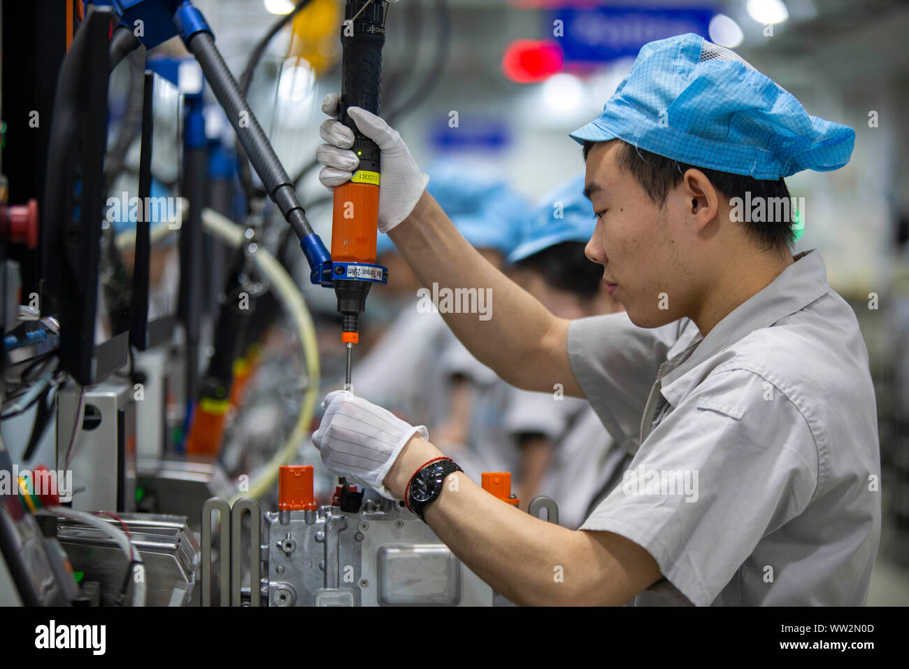 China electric car batteries hi-res stock photography and images - Alamy