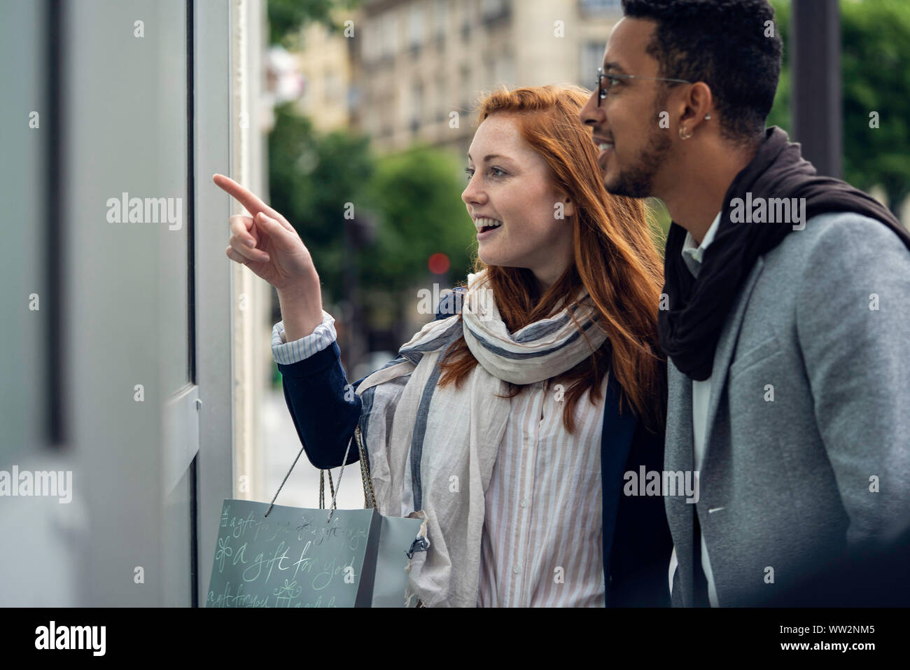 Couple looking at window display Stock Photo - Alamy
