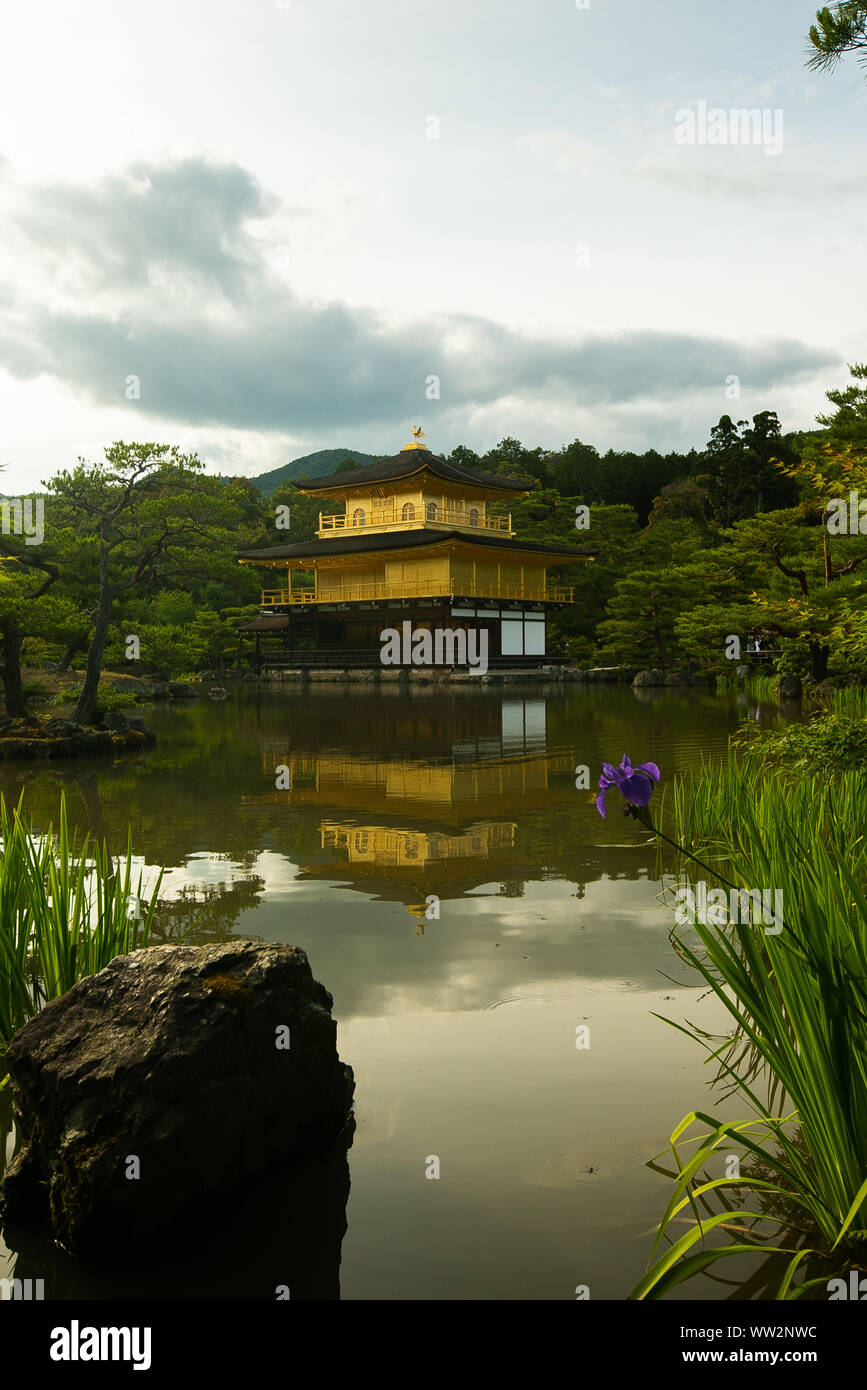 Cloud water temple hi-res stock photography and images - Alamy