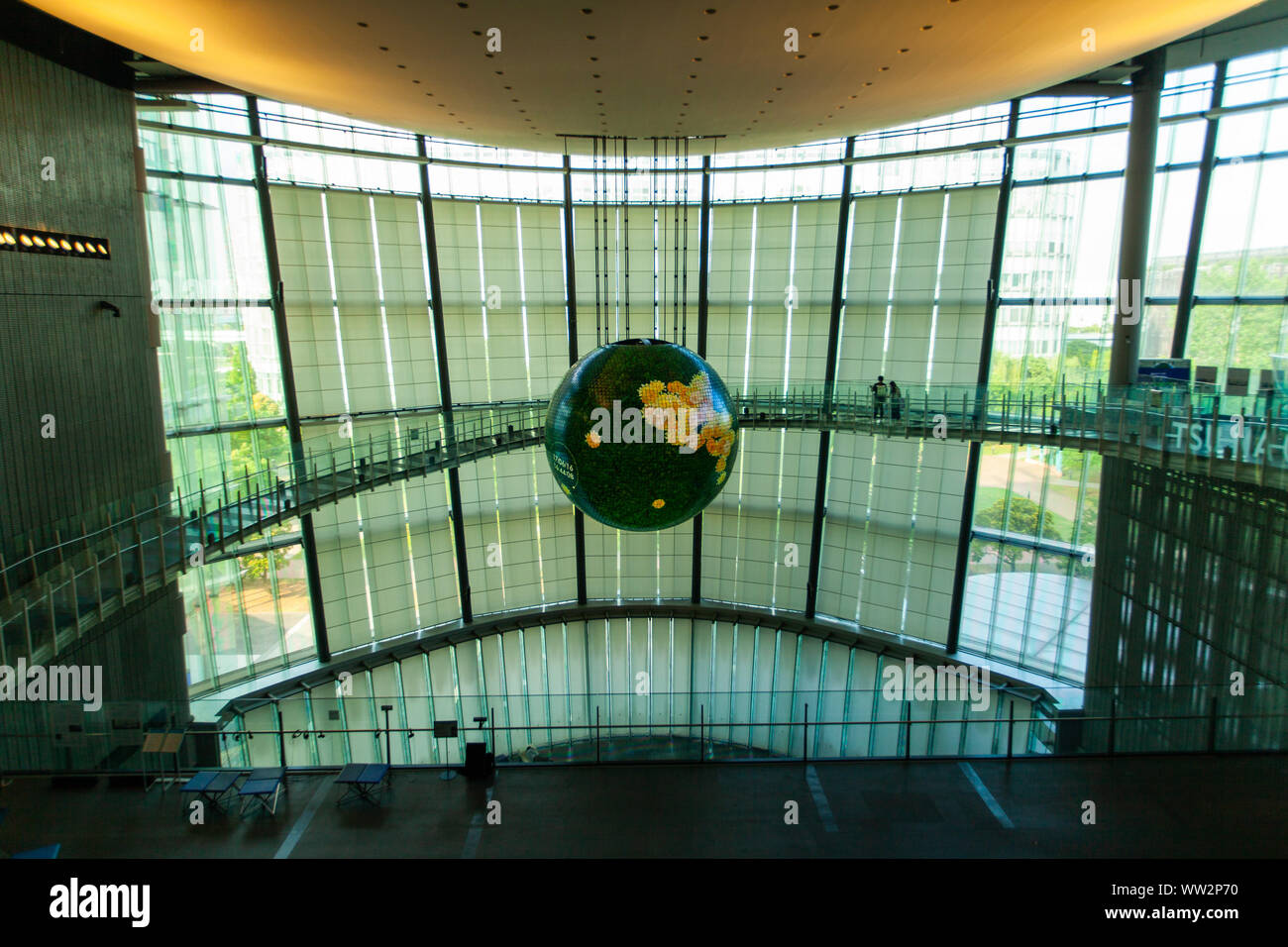Sphere building hi-res stock photography and images - Alamy