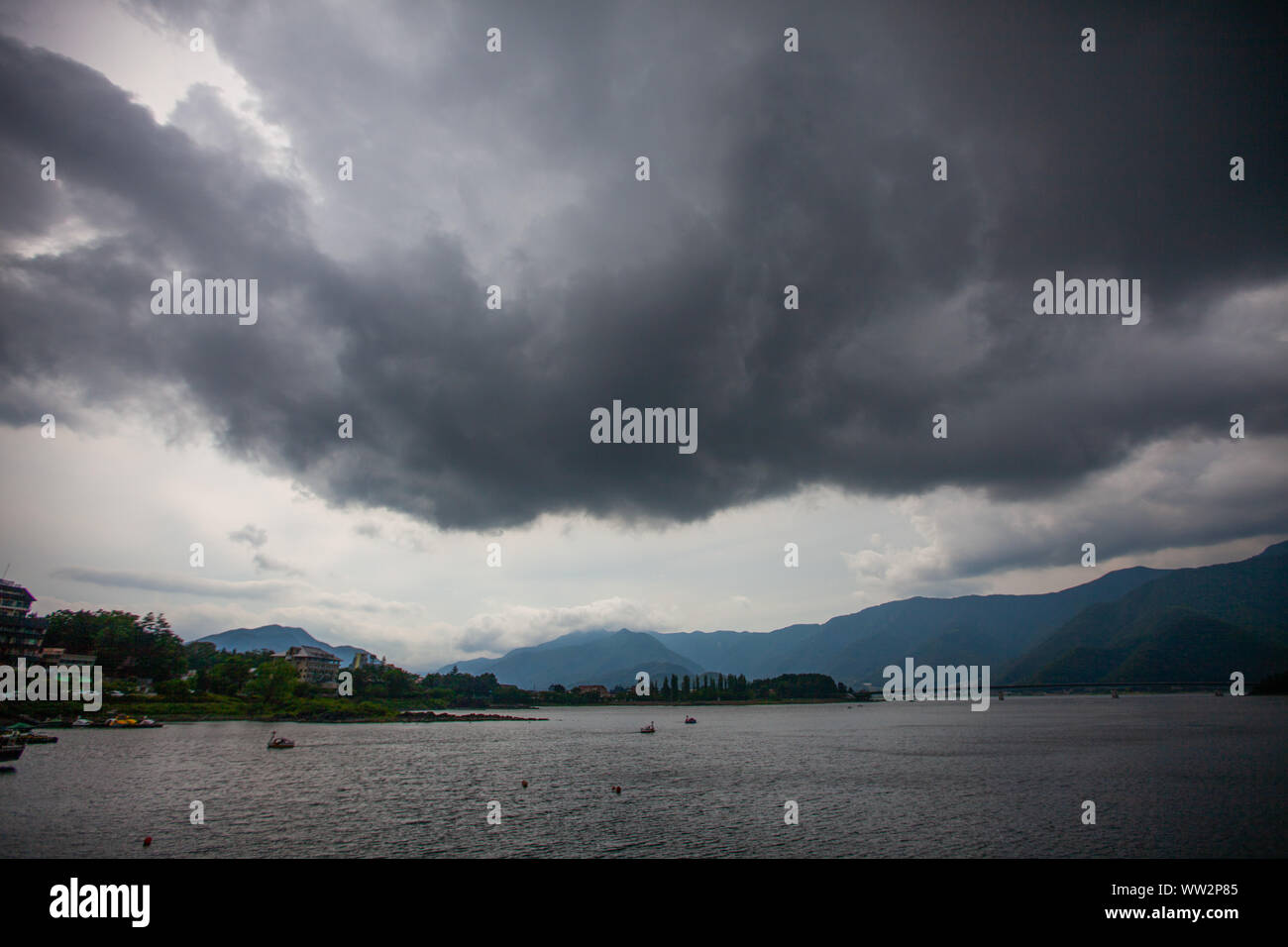 Overcast images hi-res stock photography and images - Alamy