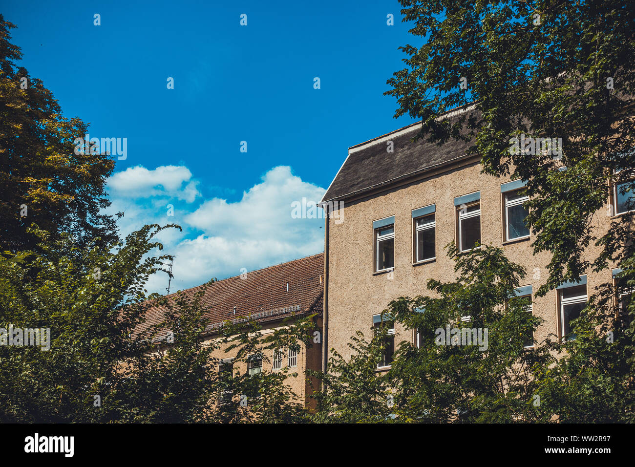 Rotten house hi-res stock photography and images - Alamy