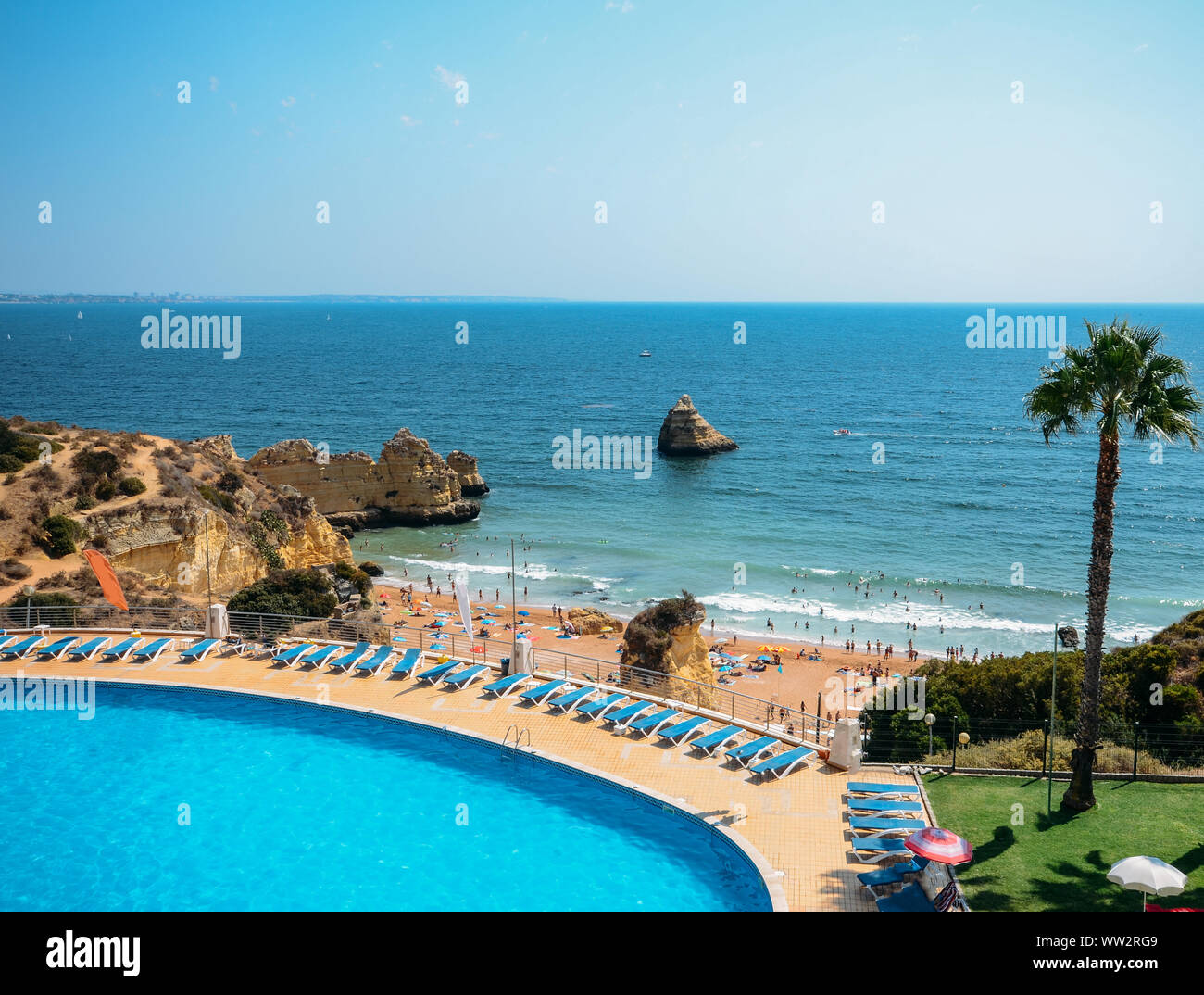 Empty swimming pool overlooking Cova Redonda Beach in Algarve, Portugal ...