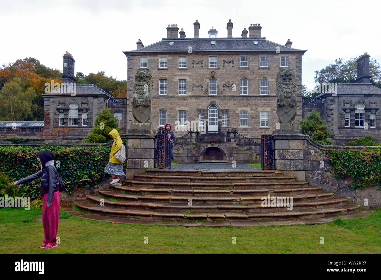 Pollock house park glasgow hi-res stock photography and images - Alamy