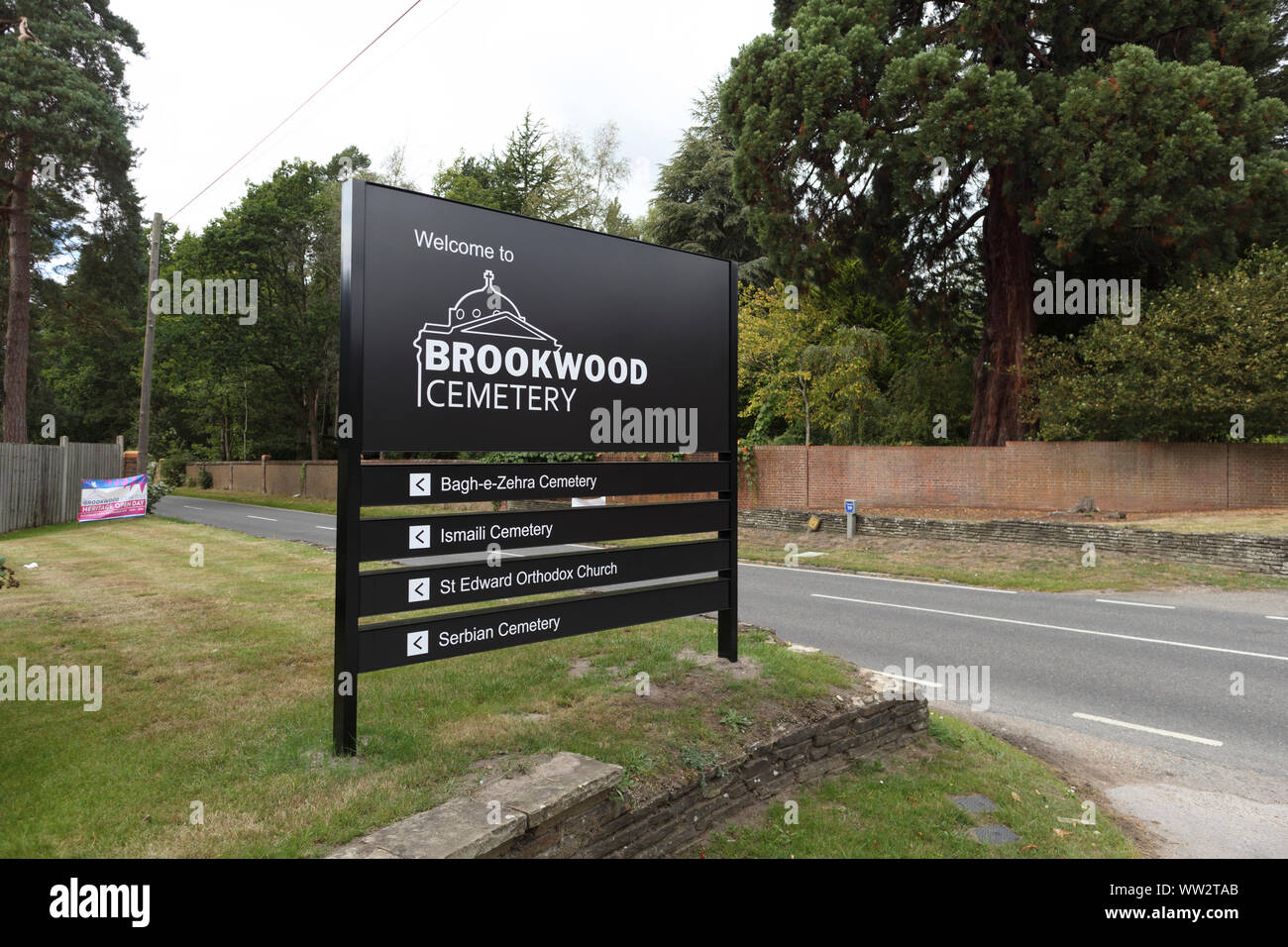 Cemetery uk sign hi-res stock photography and images - Alamy