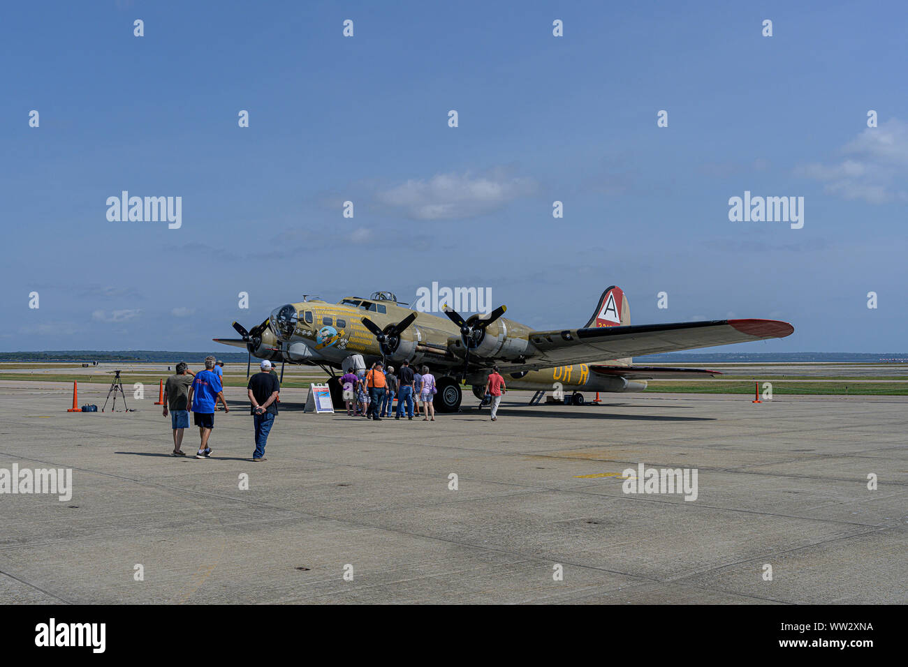 Boeing b 17 flying fortress bombers hi-res stock photography and images ...