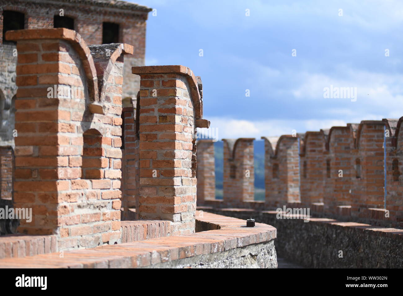 Old Town Italy, boundary walls in Middle Age Castle Stock Photo - Alamy