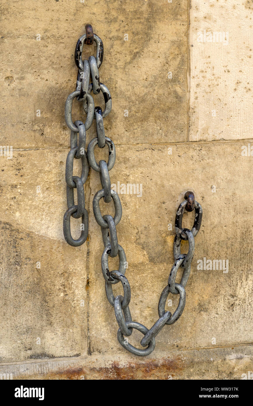 House broken chain hi-res stock photography and images - Alamy