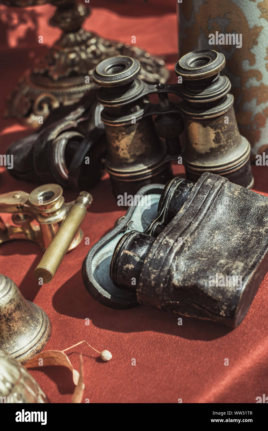 Binoculars on old map hi-res stock photography and images - Alamy