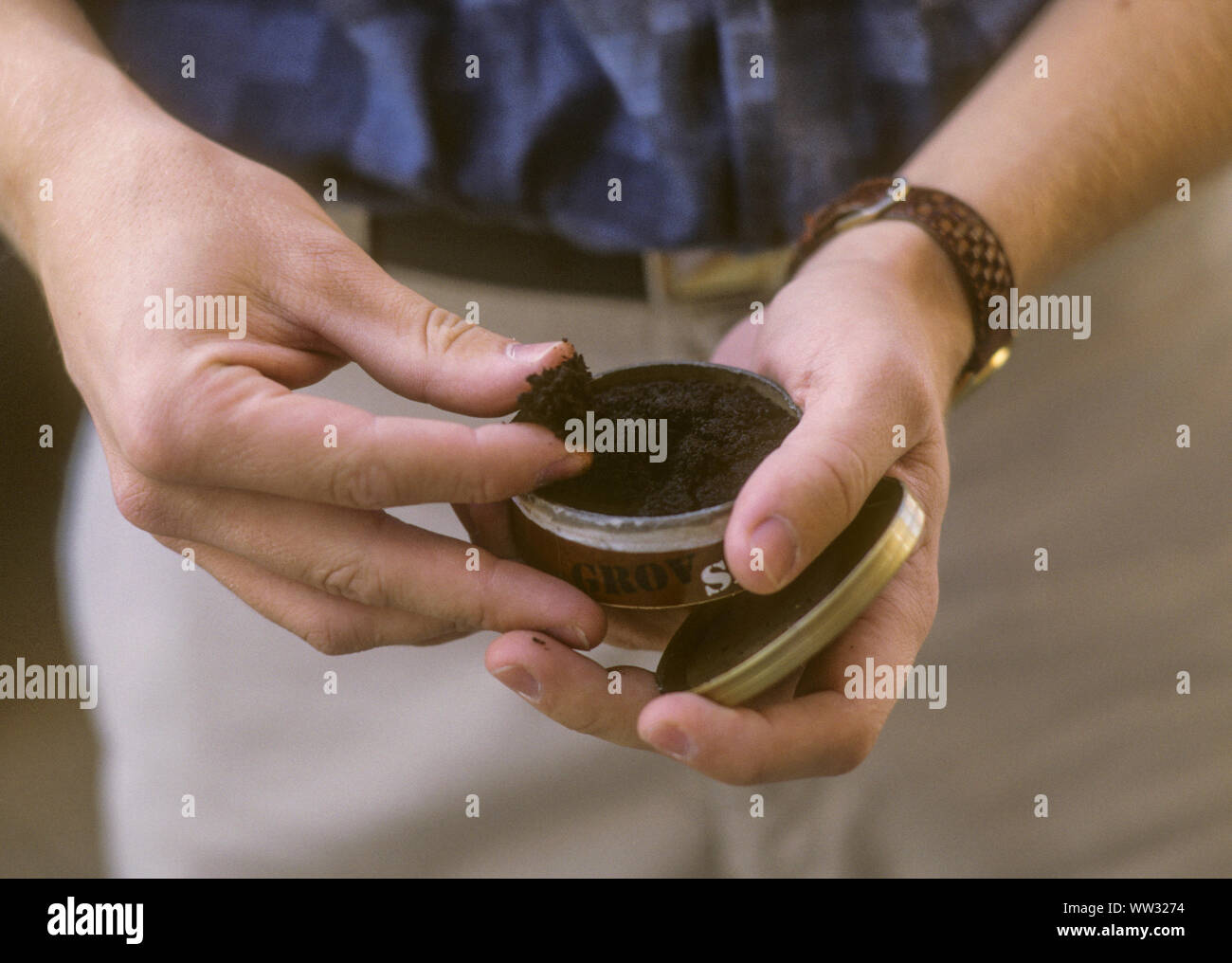 Snuff tobacco hi-res stock photography and images - Alamy