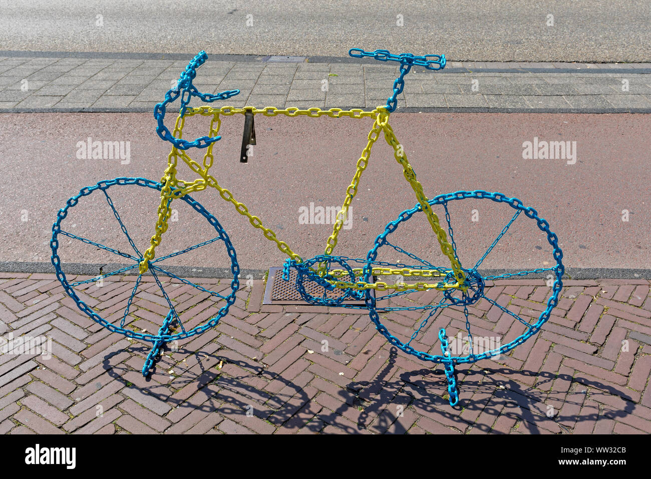 Bicycle chains hi-res stock photography and images - Alamy
