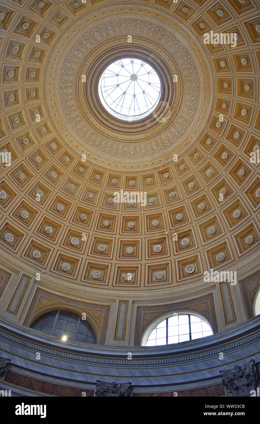 Roof, Basilica of St. Peter in Vatican Stock Photo - Alamy