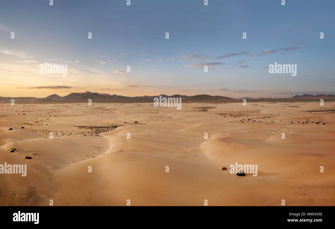 Empty desert hi-res stock photography and images - Alamy