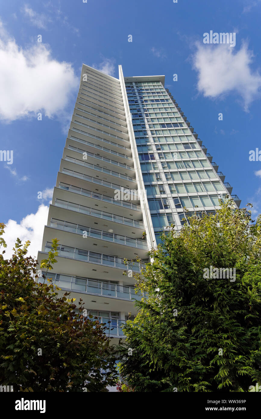 Residential modern tower hi-res stock photography and images - Alamy