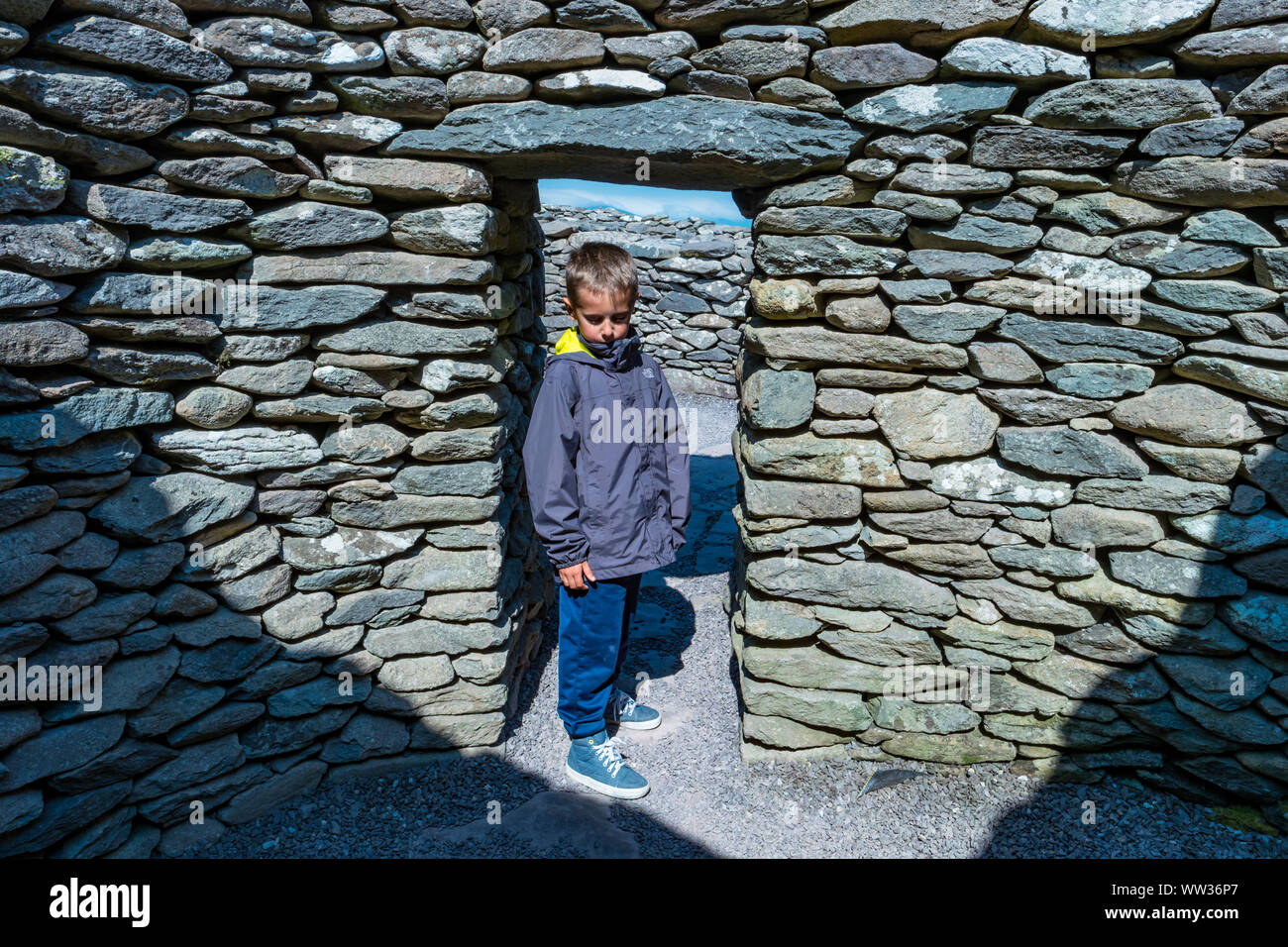 Ancient beehive stone hut hi-res stock photography and images - Alamy