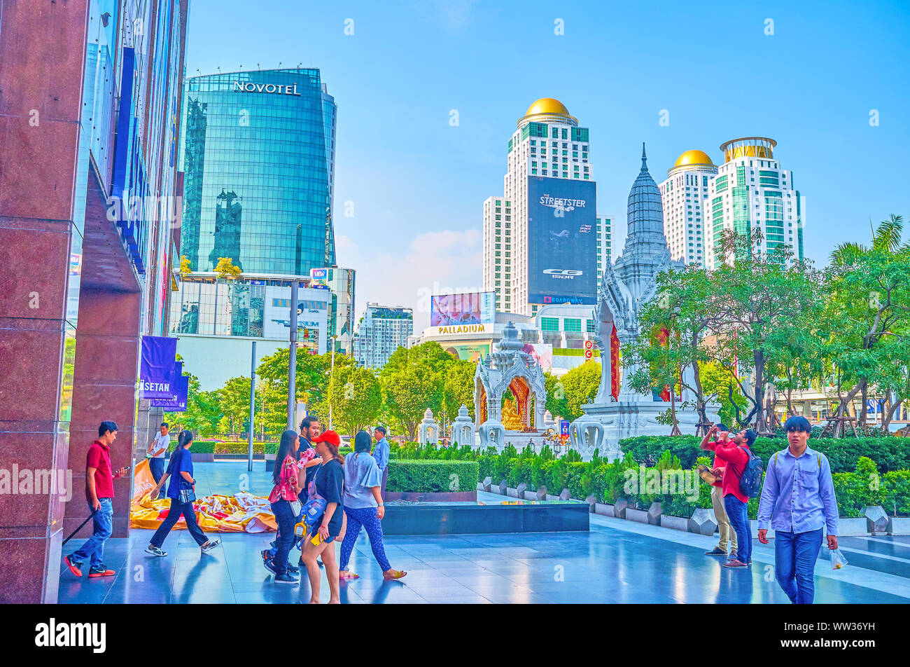 BANGKOK, THAILAND - APRIL 24, 2019: Ratchaprasong shopping area located ...