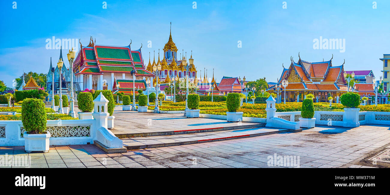 The beautiful Wat Ratchanatdaram complex and King Rama II Memorial ...