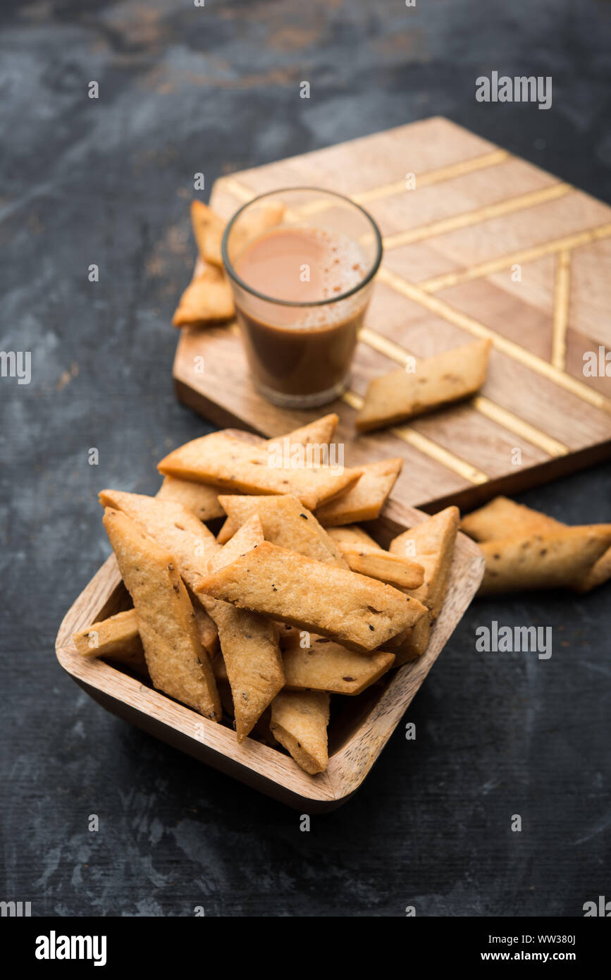 Namakpare or Salty Shakarpara/shakarpare or namkeen Shankarpali ...
