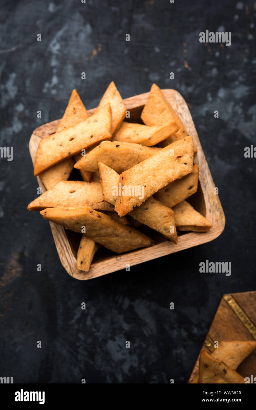 Namakpare or Salty Shakarpara/shakarpare or namkeen Shankarpali ...