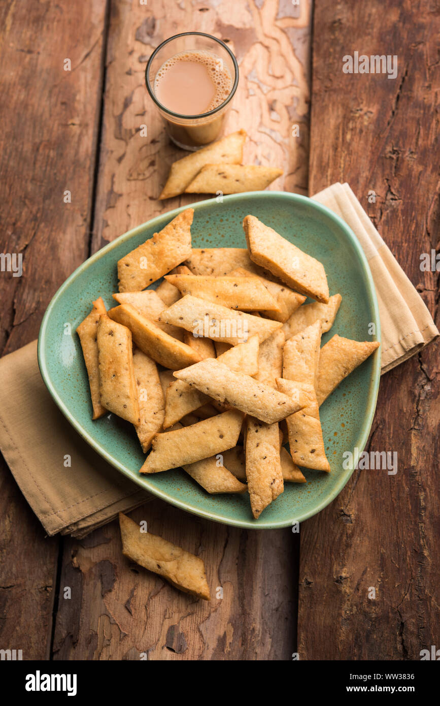 Namakpare or Salty Shakarpara/shakarpare or namkeen Shankarpali ...