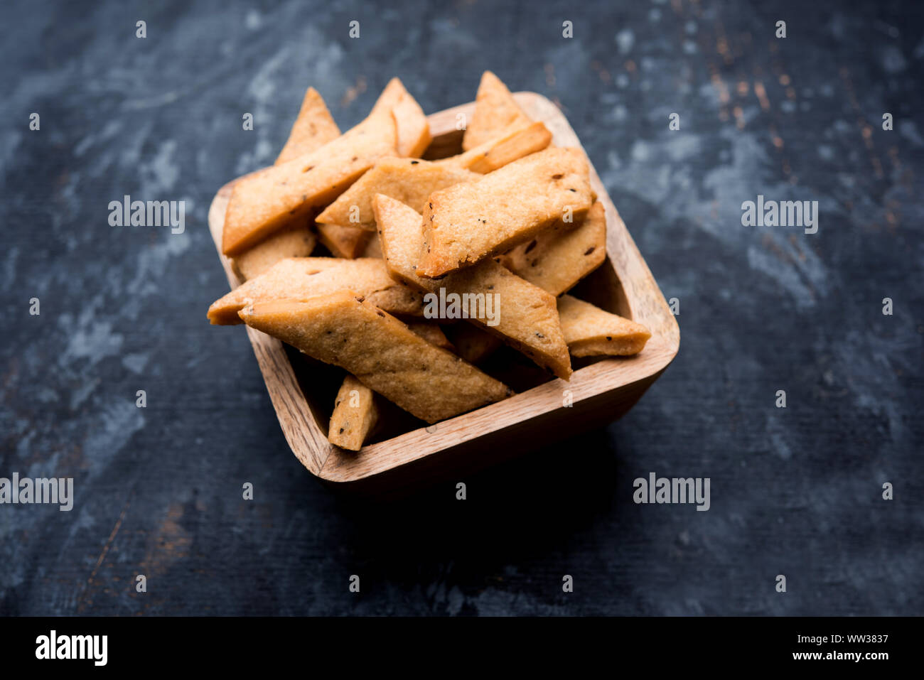 Namakpare or Salty Shakarpara/shakarpare or namkeen Shankarpali ...