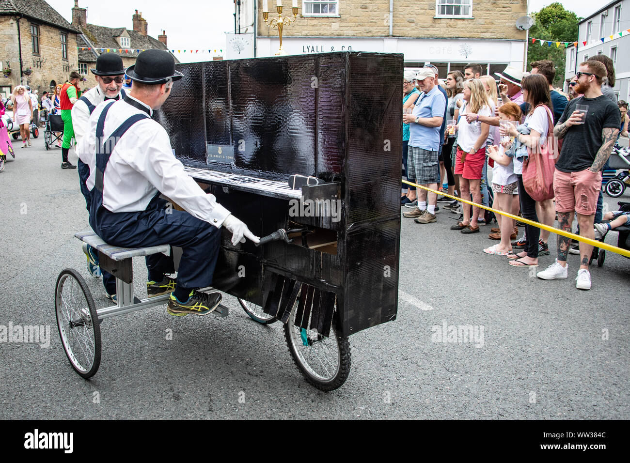 Eynsham Carnival, Oxfordshire, UK Stock Photo - Alamy