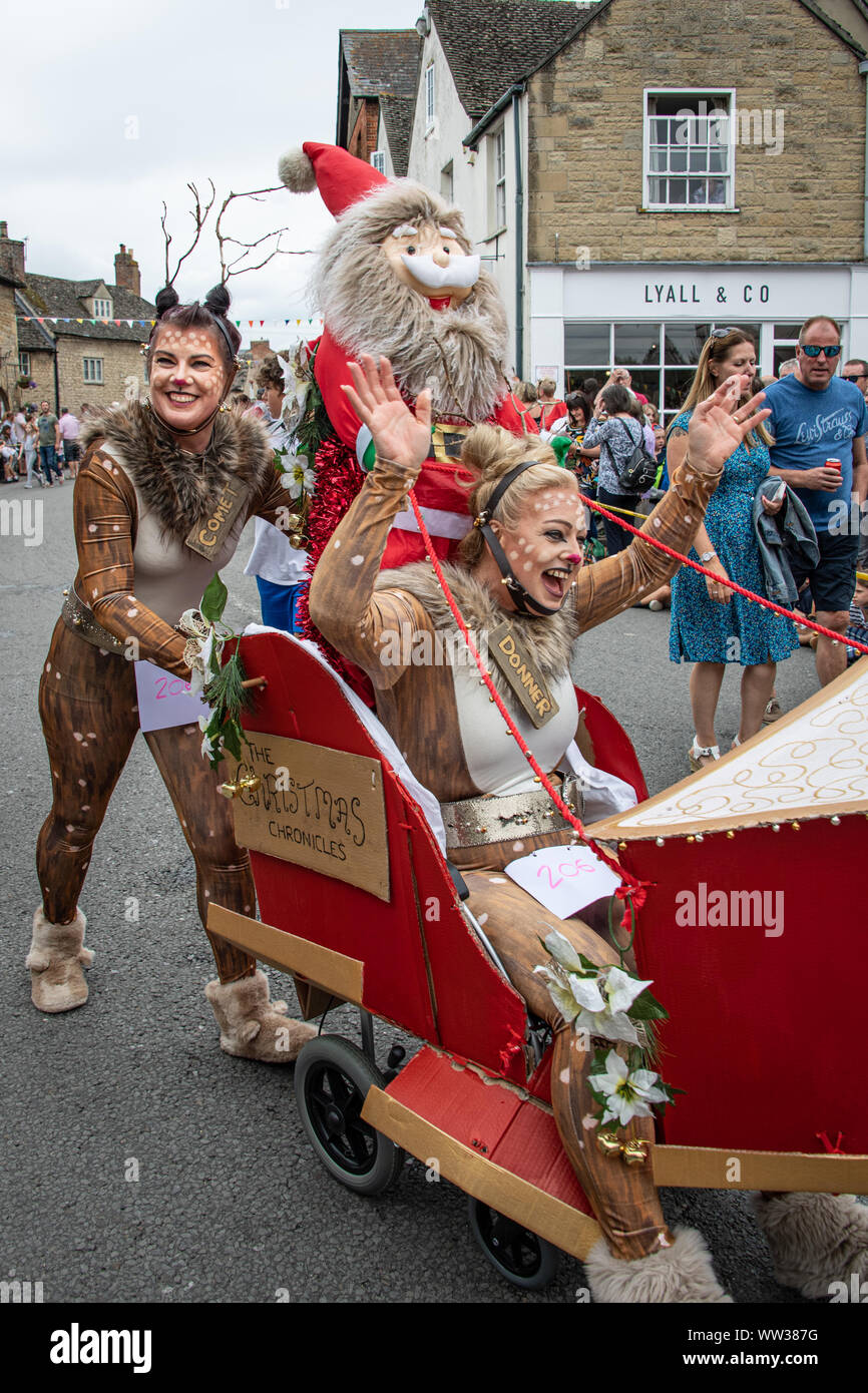Eynsham Carnival, Oxfordshire, UK Stock Photo - Alamy