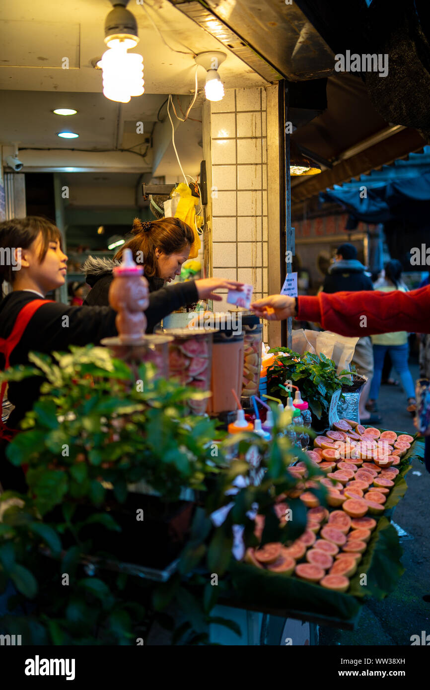 Fruit juice vendor woman shop hi-res stock photography and images - Alamy