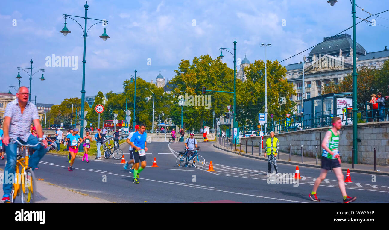 Budapest, Hungary ,(mai 15, 2019) , Half marathon and marathon on the ...