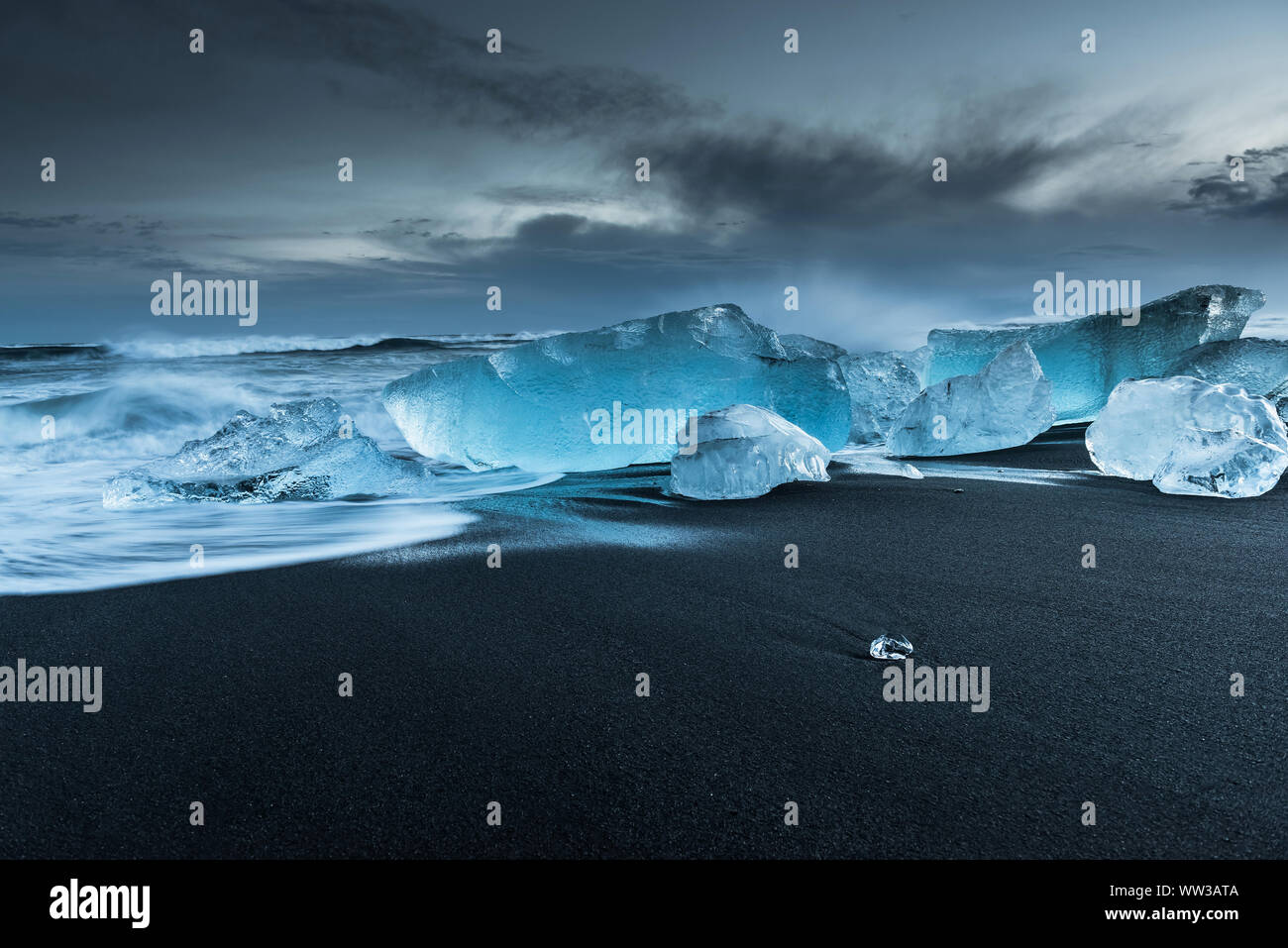Diamond beach in iceland hi-res stock photography and images - Alamy
