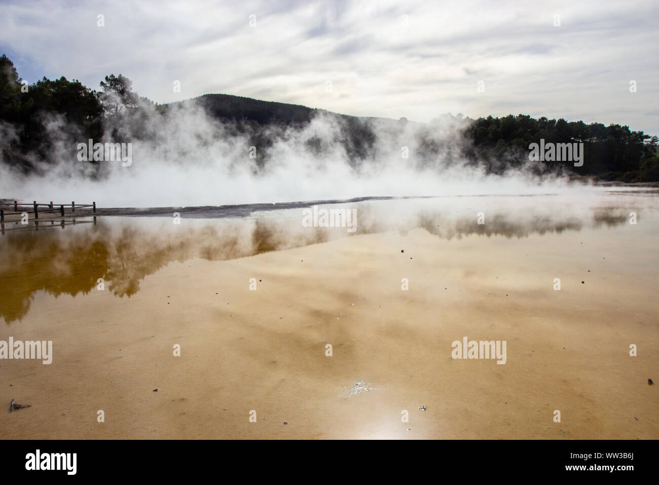 View of champagne pool at waiotapu thermal park hi-res stock ...