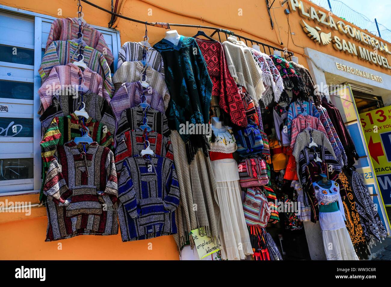 sale of handicrafts, alcoholic drinks, visuteria, mycelena, typical ...
